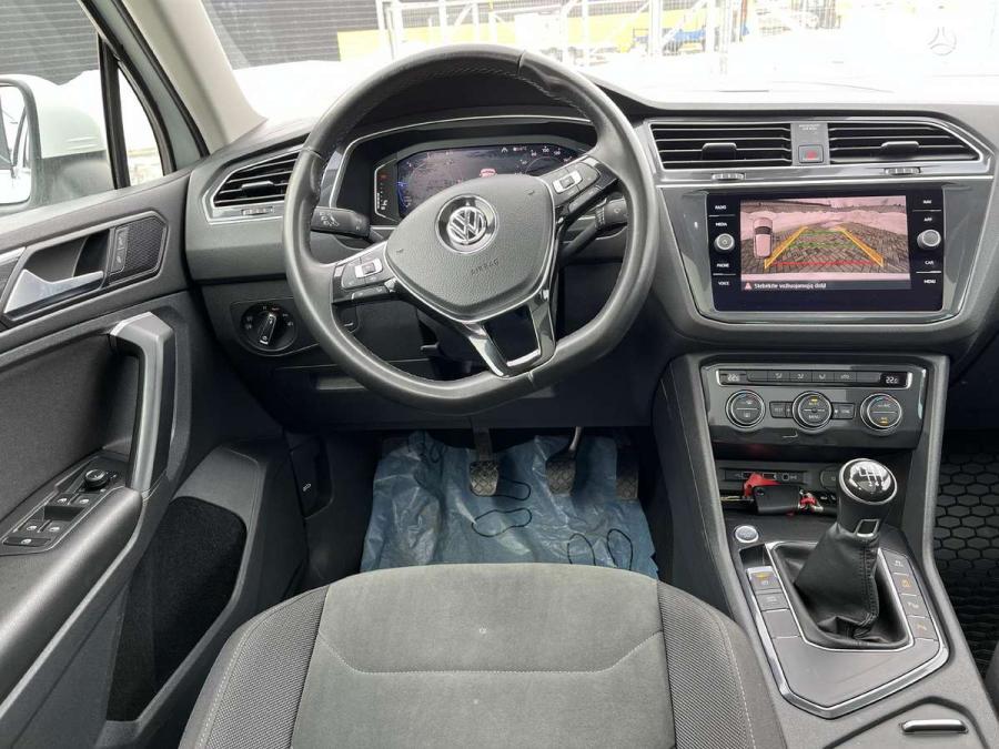 Balts Volkswagen Tiguan 2019 Tauragė, ar dzinēja tilpumu 1.97 L un nobraukumu 205 tūkst. km par 17700 €, foto 14 vietnē AUTOMOTO.COM.LV