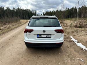 White Volkswagen Tiguan 2019 in Madona, with an engine capacity of 2.00 L and mileage of 332 thousand km for 10500 €, photo 4 on AUTOMOTO.COM.LV