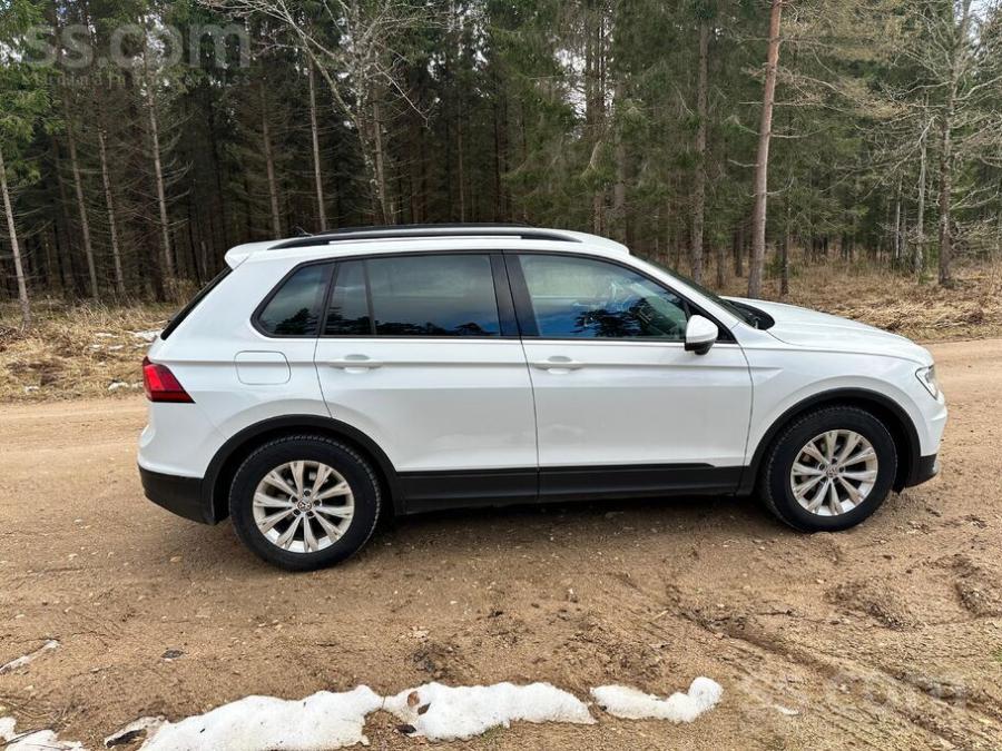 White Volkswagen Tiguan 2019 in Madona, with an engine capacity of 2.00 L and mileage of 332 thousand km for 10500 €, photo 5 on AUTOMOTO.COM.LV