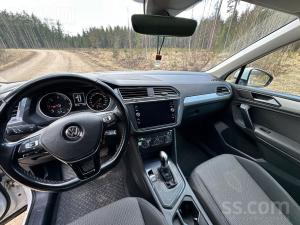 White Volkswagen Tiguan 2019 in Madona, with an engine capacity of 2.00 L and mileage of 332 thousand km for 10500 €, photo 7 on AUTOMOTO.COM.LV