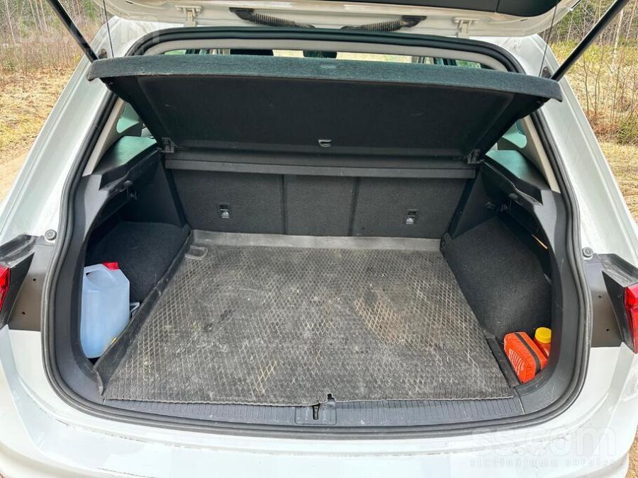 White Volkswagen Tiguan 2019 in Madona, with an engine capacity of 2.00 L and mileage of 332 thousand km for 10500 €, photo 8 on AUTOMOTO.COM.LV