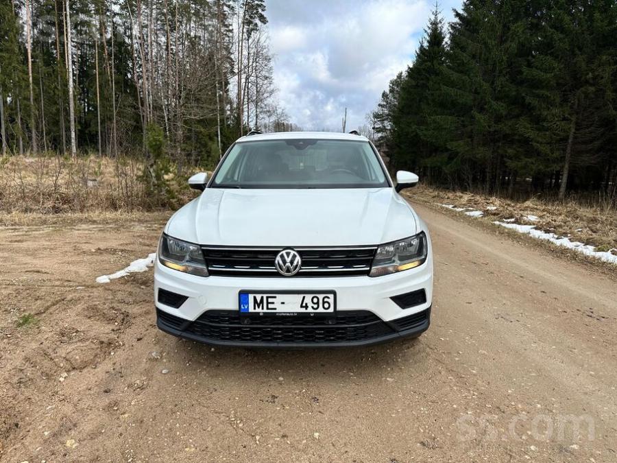 White Volkswagen Tiguan 2019 in Madona, with an engine capacity of 2.00 L and mileage of 332 thousand km for 10500 €, photo 13 on AUTOMOTO.COM.LV