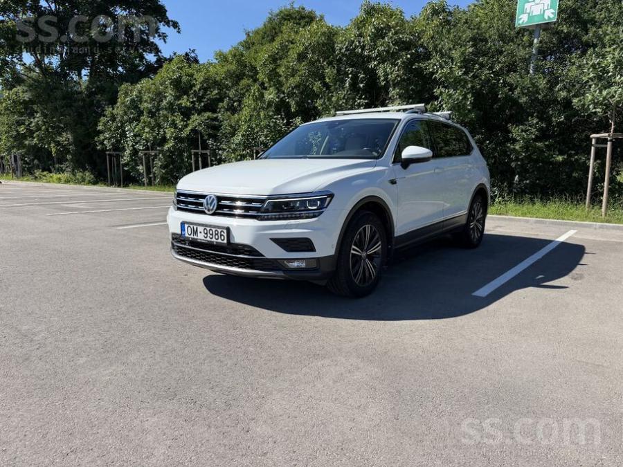 White Volkswagen Tiguan 2019 in Riga, with an engine capacity of 2.00 L and mileage of 171 thousand km for 19500 €, photo 3 on AUTOMOTO.COM.LV