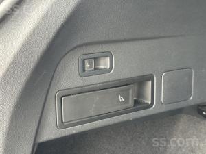 White Volkswagen Tiguan 2019 in Riga, with an engine capacity of 2.00 L and mileage of 171 thousand km for 19500 €, photo 7 on AUTOMOTO.COM.LV