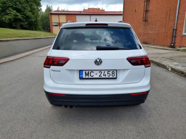 White Volkswagen Tiguan 2019 in Jekabpils, with an engine capacity of 2.00 L and mileage of 224 thousand km for 13500 €, photo 9 on AUTOMOTO.COM.LV