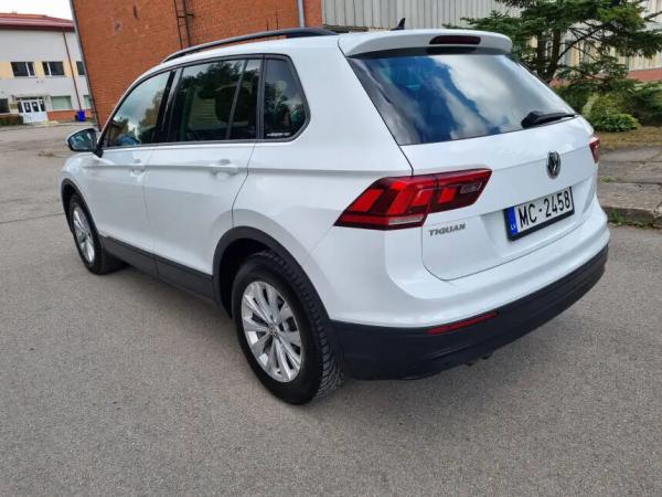 White Volkswagen Tiguan 2019 in Jekabpils, with an engine capacity of 2.00 L and mileage of 224 thousand km for 13500 €, photo 10 on AUTOMOTO.COM.LV