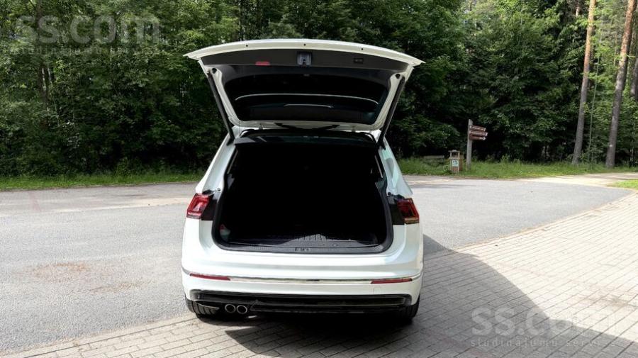 Balts Volkswagen Tiguan 2019 Rīga, ar dzinēja tilpumu 2.00 L un nobraukumu 161 tūkst. km par 21900 €, foto 9 vietnē AUTOMOTO.COM.LV