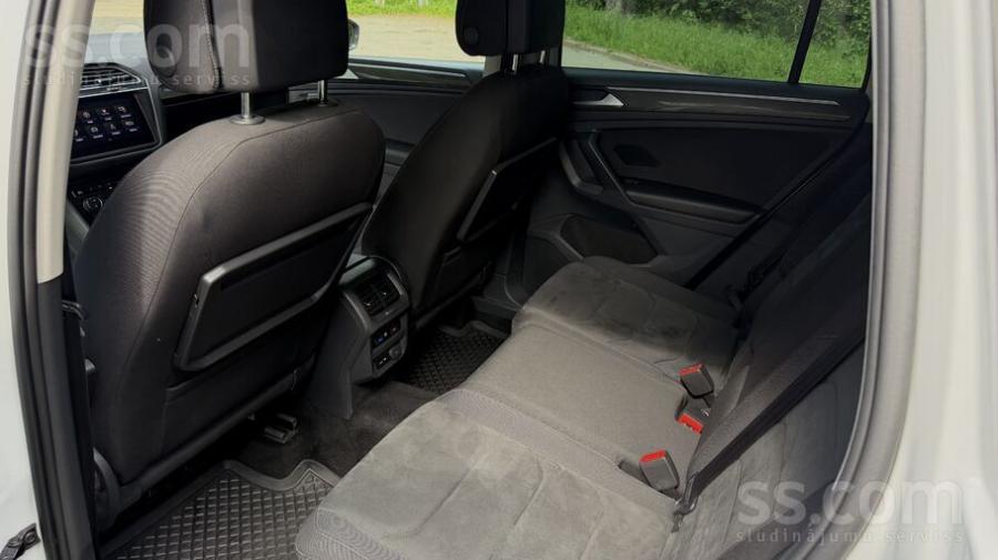 Balts Volkswagen Tiguan 2019 Rīga, ar dzinēja tilpumu 2.00 L un nobraukumu 161 tūkst. km par 21900 €, foto 17 vietnē AUTOMOTO.COM.LV