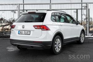 White Volkswagen Tiguan 2019 in Riga, with an engine capacity of 2.00 L and mileage of 195 thousand km for 13000 €, photo 3 on AUTOMOTO.COM.LV