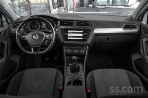 White Volkswagen Tiguan 2019 in Riga, with an engine capacity of 2.00 L and mileage of 195 thousand km for 13000 €, photo 8 on AUTOMOTO.COM.LV