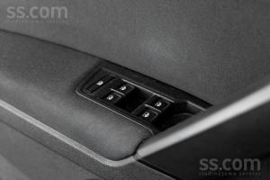 White Volkswagen Tiguan 2019 in Riga, with an engine capacity of 2.00 L and mileage of 195 thousand km for 13000 €, photo 12 on AUTOMOTO.COM.LV