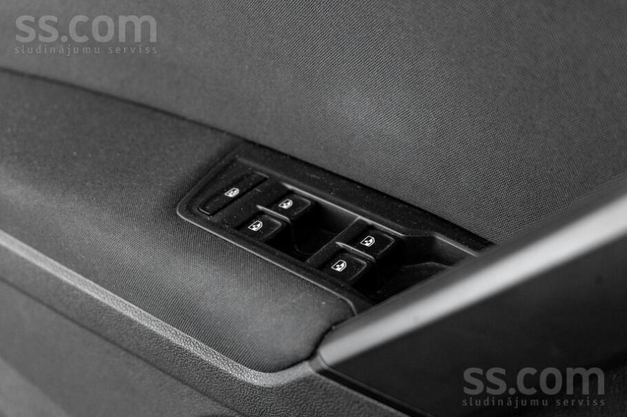 White Volkswagen Tiguan 2019 in Riga, with an engine capacity of 2.00 L and mileage of 195 thousand km for 13000 €, photo 12 on AUTOMOTO.COM.LV