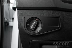 White Volkswagen Tiguan 2019 in Riga, with an engine capacity of 2.00 L and mileage of 195 thousand km for 13000 €, photo 13 on AUTOMOTO.COM.LV