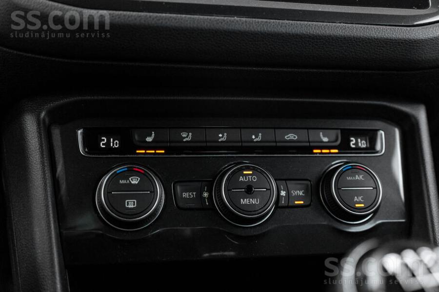 White Volkswagen Tiguan 2019 in Riga, with an engine capacity of 2.00 L and mileage of 195 thousand km for 13000 €, photo 15 on AUTOMOTO.COM.LV