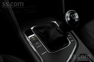 White Volkswagen Tiguan 2019 in Riga, with an engine capacity of 2.00 L and mileage of 195 thousand km for 13000 €, photo 16 on AUTOMOTO.COM.LV