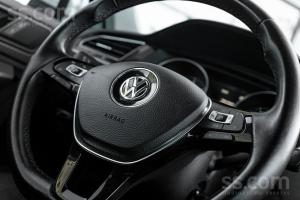 White Volkswagen Tiguan 2019 in Riga, with an engine capacity of 2.00 L and mileage of 195 thousand km for 13000 €, photo 17 on AUTOMOTO.COM.LV