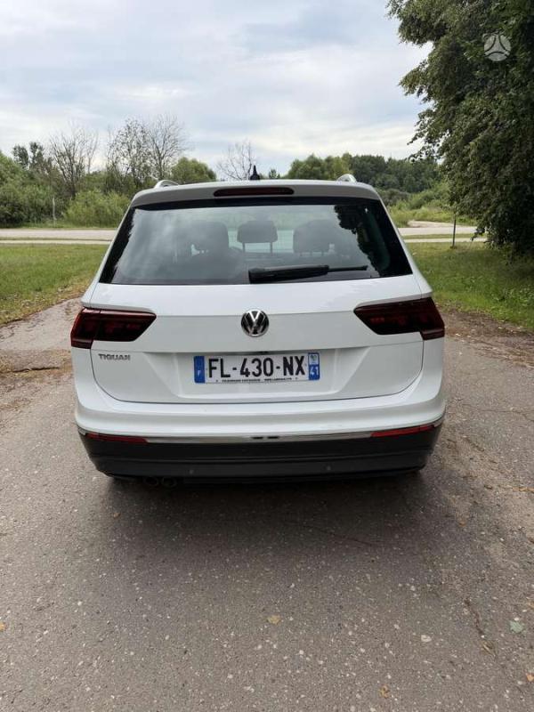 White Volkswagen Tiguan 2019 in Taurage, with an engine capacity of 2.00 L and mileage of 278 thousand km for 15500 €, photo 6 on AUTOMOTO.COM.LV