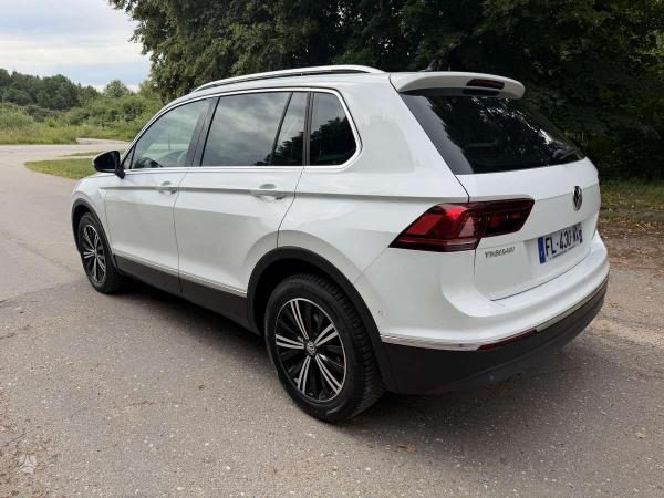 White Volkswagen Tiguan 2019 in Taurage, with an engine capacity of 2.00 L and mileage of 278 thousand km for 15500 €, photo 8 on AUTOMOTO.COM.LV