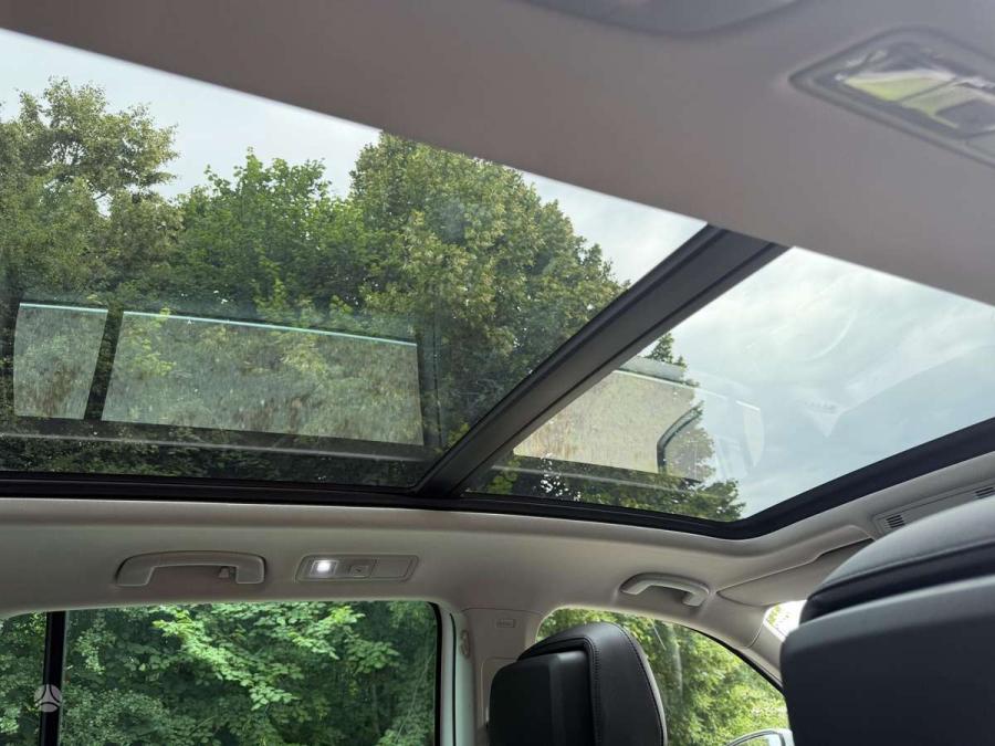 White Volkswagen Tiguan 2019 in Taurage, with an engine capacity of 2.00 L and mileage of 278 thousand km for 15500 €, photo 13 on AUTOMOTO.COM.LV