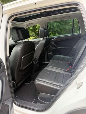 White Volkswagen Tiguan 2019 in Taurage, with an engine capacity of 2.00 L and mileage of 278 thousand km for 15500 €, photo 17 on AUTOMOTO.COM.LV