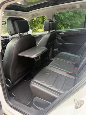 White Volkswagen Tiguan 2019 in Taurage, with an engine capacity of 2.00 L and mileage of 278 thousand km for 15500 €, photo 18 on AUTOMOTO.COM.LV