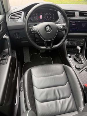 White Volkswagen Tiguan 2019 in Taurage, with an engine capacity of 2.00 L and mileage of 278 thousand km for 15500 €, photo 20 on AUTOMOTO.COM.LV