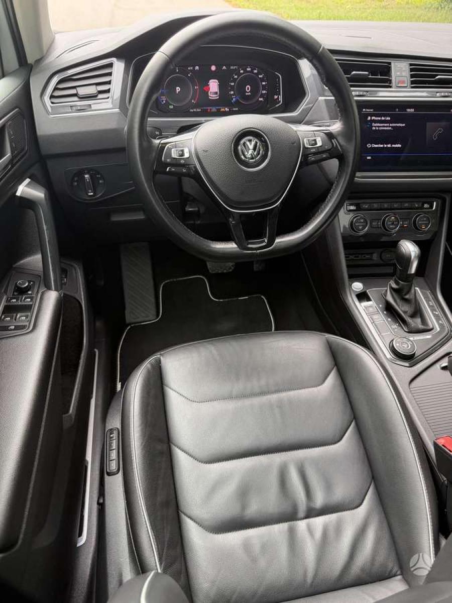 White Volkswagen Tiguan 2019 in Taurage, with an engine capacity of 2.00 L and mileage of 278 thousand km for 15500 €, photo 20 on AUTOMOTO.COM.LV