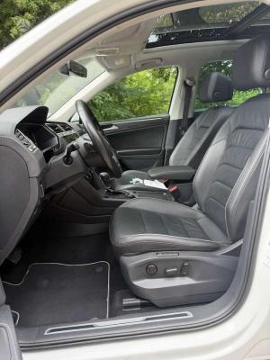 White Volkswagen Tiguan 2019 in Taurage, with an engine capacity of 2.00 L and mileage of 278 thousand km for 15500 €, photo 22 on AUTOMOTO.COM.LV