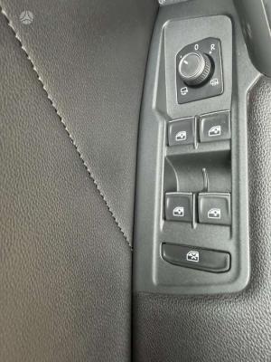 White Volkswagen Tiguan 2019 in Taurage, with an engine capacity of 2.00 L and mileage of 278 thousand km for 15500 €, photo 23 on AUTOMOTO.COM.LV