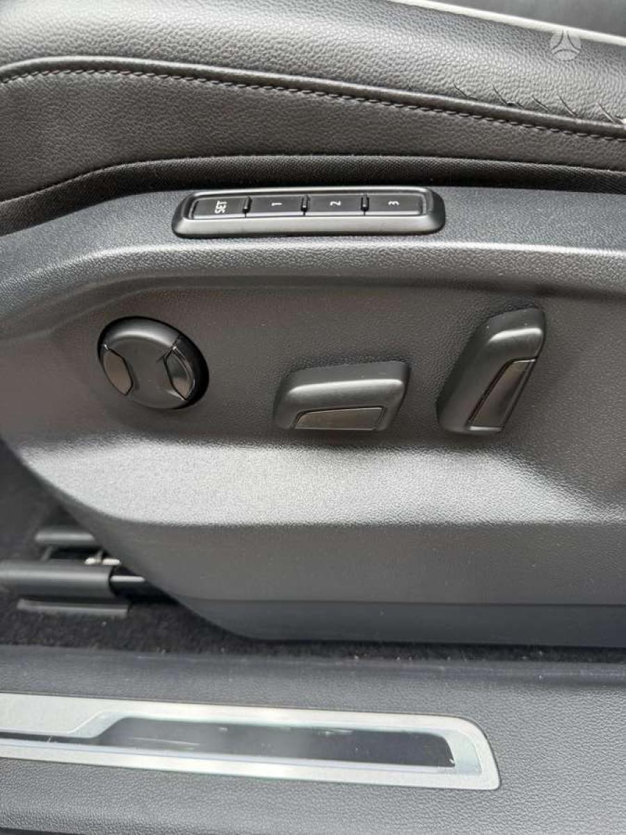 White Volkswagen Tiguan 2019 in Taurage, with an engine capacity of 2.00 L and mileage of 278 thousand km for 15500 €, photo 24 on AUTOMOTO.COM.LV