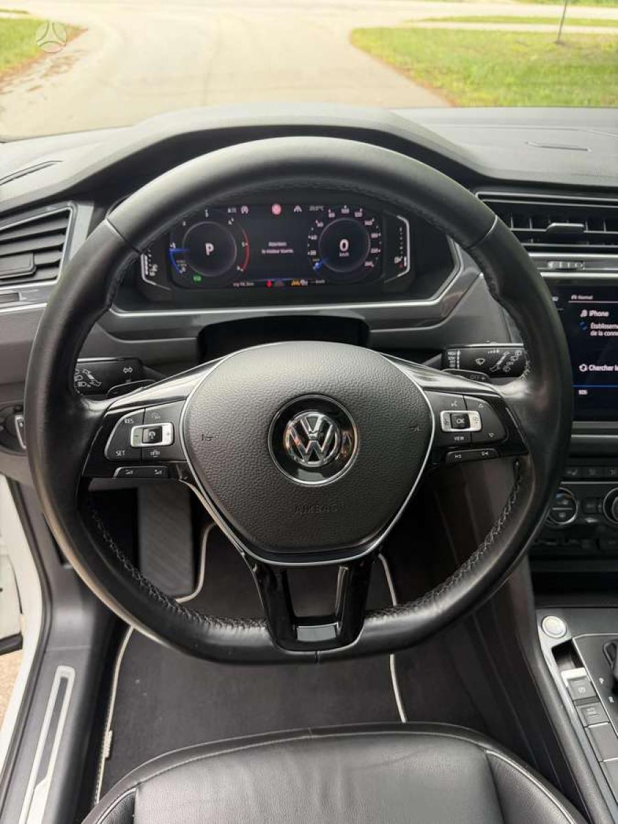 White Volkswagen Tiguan 2019 in Taurage, with an engine capacity of 2.00 L and mileage of 278 thousand km for 15500 €, photo 26 on AUTOMOTO.COM.LV