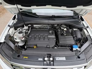 White Volkswagen Tiguan 2019 in Taurage, with an engine capacity of 2.00 L and mileage of 278 thousand km for 15500 €, photo 27 on AUTOMOTO.COM.LV