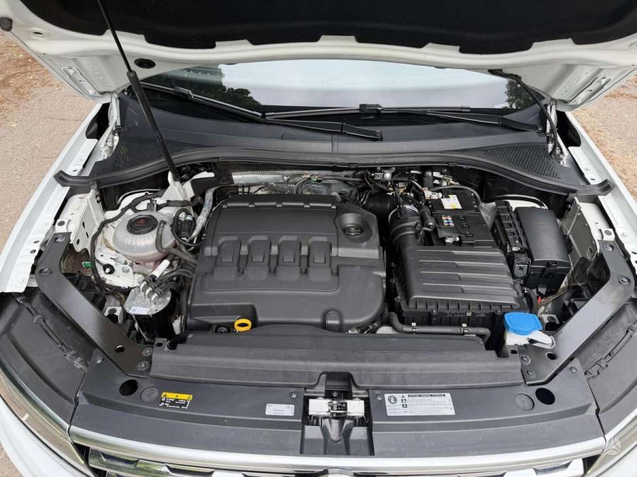 White Volkswagen Tiguan 2019 in Taurage, with an engine capacity of 2.00 L and mileage of 278 thousand km for 15500 €, photo 27 on AUTOMOTO.COM.LV