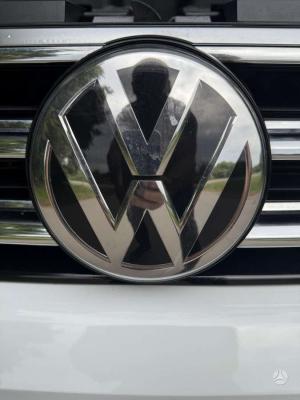 White Volkswagen Tiguan 2019 in Taurage, with an engine capacity of 2.00 L and mileage of 278 thousand km for 15500 €, photo 28 on AUTOMOTO.COM.LV