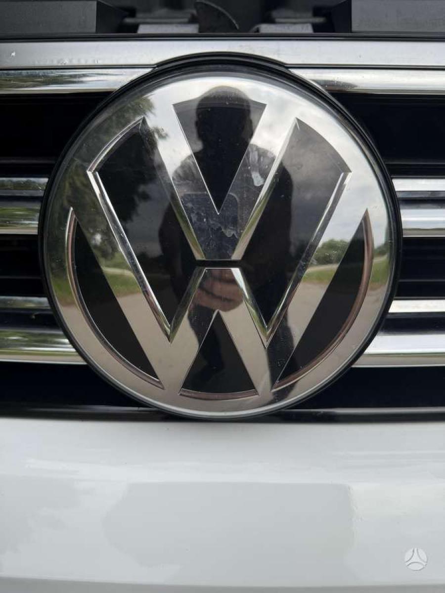 White Volkswagen Tiguan 2019 in Taurage, with an engine capacity of 2.00 L and mileage of 278 thousand km for 15500 €, photo 28 on AUTOMOTO.COM.LV