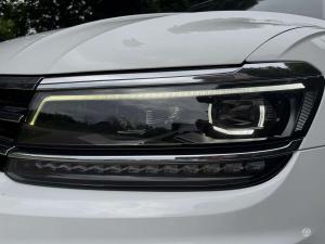 White Volkswagen Tiguan 2019 in Taurage, with an engine capacity of 2.00 L and mileage of 278 thousand km for 15500 €, photo 30 on AUTOMOTO.COM.LV