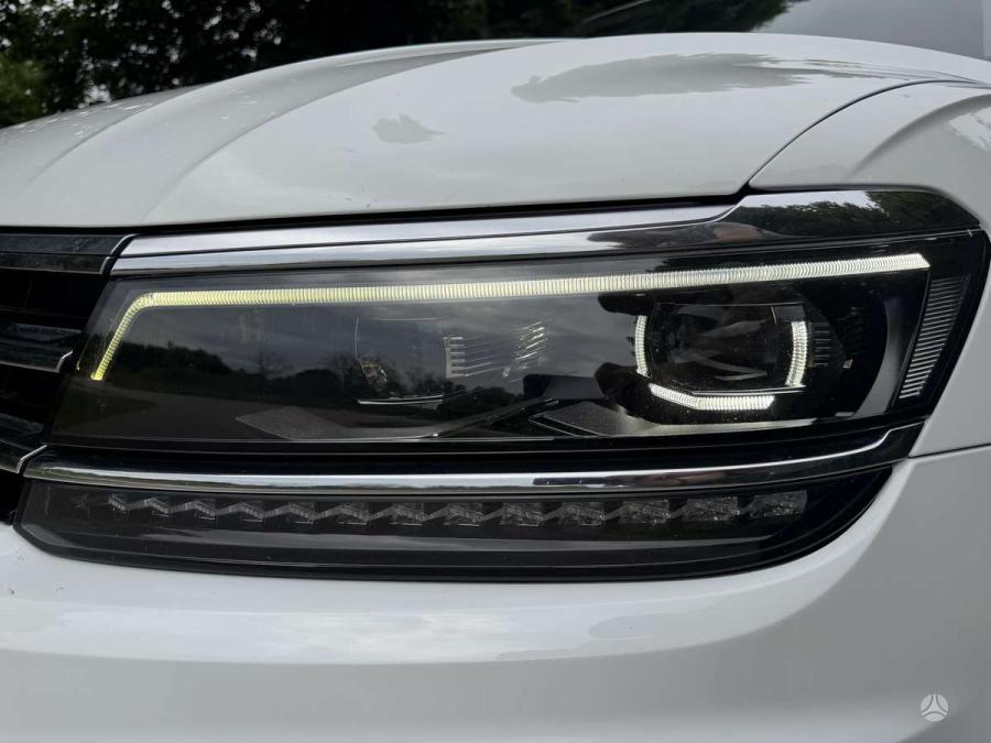 White Volkswagen Tiguan 2019 in Taurage, with an engine capacity of 2.00 L and mileage of 278 thousand km for 15500 €, photo 30 on AUTOMOTO.COM.LV