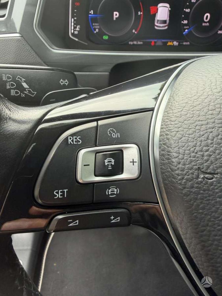 White Volkswagen Tiguan 2019 in Taurage, with an engine capacity of 2.00 L and mileage of 278 thousand km for 15500 €, photo 32 on AUTOMOTO.COM.LV