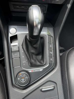 White Volkswagen Tiguan 2019 in Taurage, with an engine capacity of 2.00 L and mileage of 278 thousand km for 15500 €, photo 37 on AUTOMOTO.COM.LV