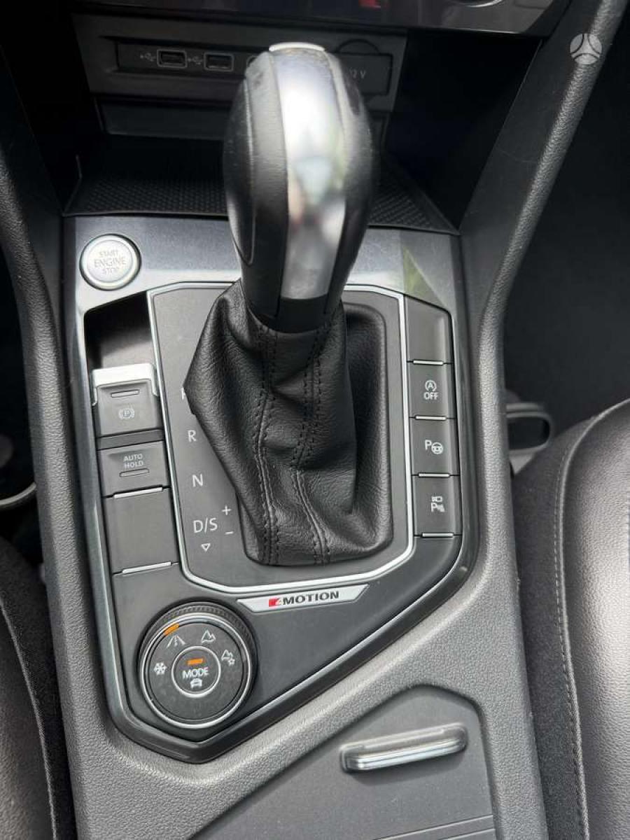 White Volkswagen Tiguan 2019 in Taurage, with an engine capacity of 2.00 L and mileage of 278 thousand km for 15500 €, photo 37 on AUTOMOTO.COM.LV