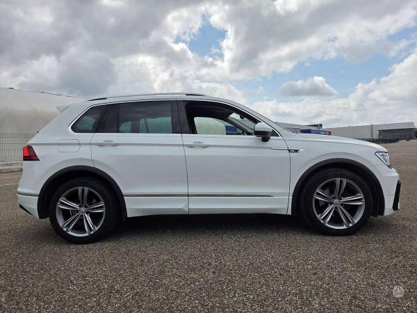 White Volkswagen Tiguan 2019 in Kaunas, with an engine capacity of 1.60 L and mileage of 270 thousand km for 14950 €, photo 5 on AUTOMOTO.COM.LV