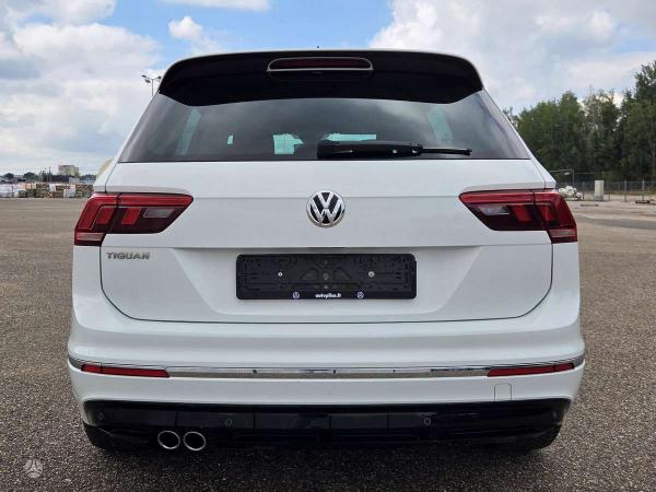 White Volkswagen Tiguan 2019 in Kaunas, with an engine capacity of 1.60 L and mileage of 270 thousand km for 14950 €, photo 7 on AUTOMOTO.COM.LV