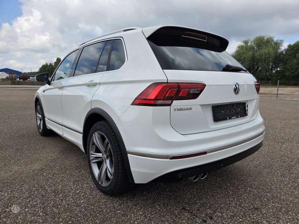 White Volkswagen Tiguan 2019 in Kaunas, with an engine capacity of 1.60 L and mileage of 270 thousand km for 14950 €, photo 8 on AUTOMOTO.COM.LV