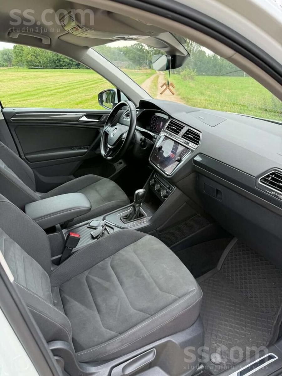 White Volkswagen Tiguan 2019 in Cesis, with an engine capacity of 2.00 L and mileage of 155 thousand km for 21850 €, photo 10 on AUTOMOTO.COM.LV
