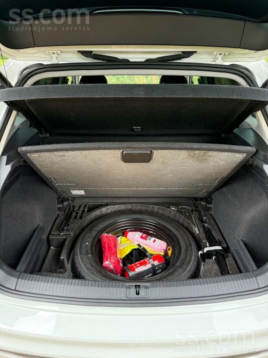 White Volkswagen Tiguan 2019 in Cesis, with an engine capacity of 2.00 L and mileage of 155 thousand km for 21850 €, photo 16 on AUTOMOTO.COM.LV