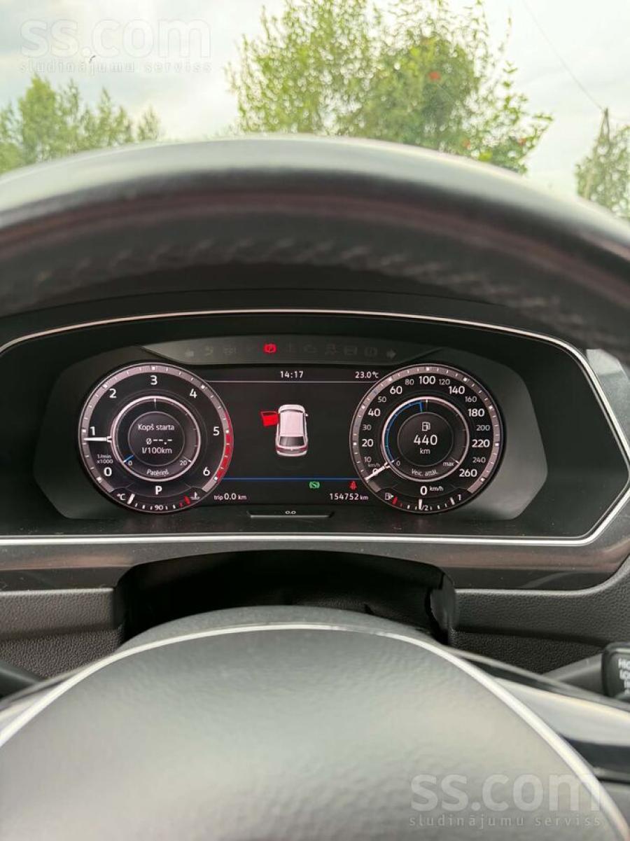 White Volkswagen Tiguan 2019 in Cesis, with an engine capacity of 2.00 L and mileage of 155 thousand km for 21850 €, photo 19 on AUTOMOTO.COM.LV