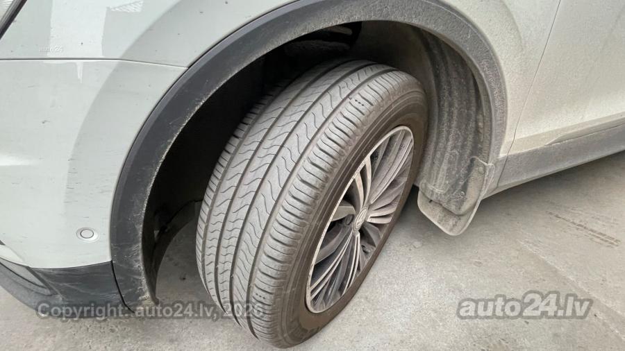 Balts Volkswagen Tiguan 2019 Tallina, ar dzinēja tilpumu 2.00 L un nobraukumu 172 tūkst. km par 23000 €, foto 14 vietnē AUTOMOTO.COM.LV