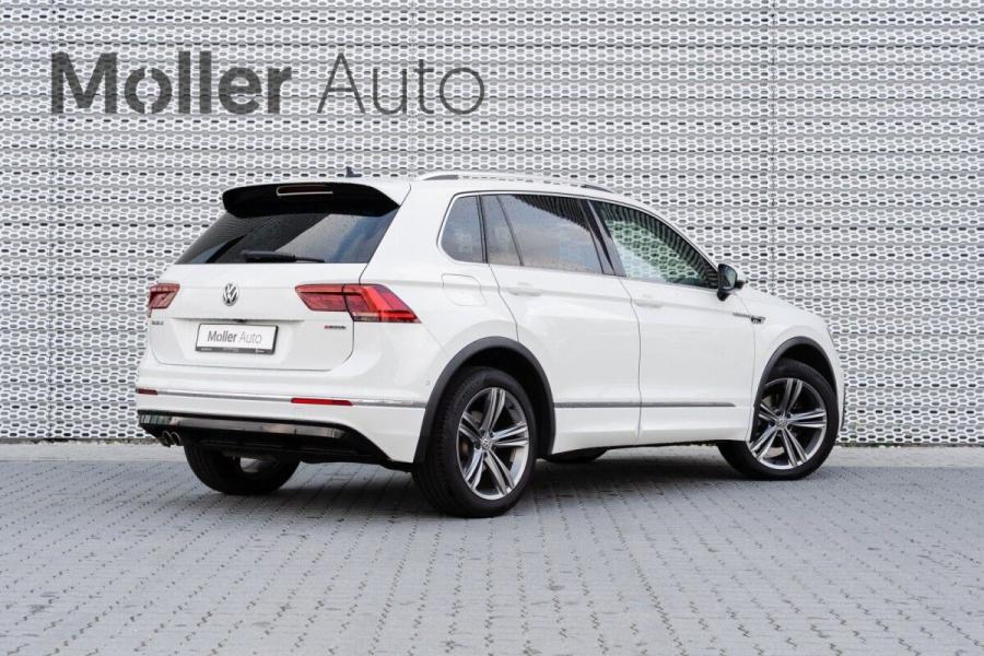 White Volkswagen Tiguan 2019 in Marupe, with an engine capacity of 2.00 L and mileage of 164 thousand km for 22150 €, photo 5 on AUTOMOTO.COM.LV