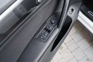 White Volkswagen Tiguan 2019 in Marupe, with an engine capacity of 2.00 L and mileage of 164 thousand km for 22150 €, photo 10 on AUTOMOTO.COM.LV