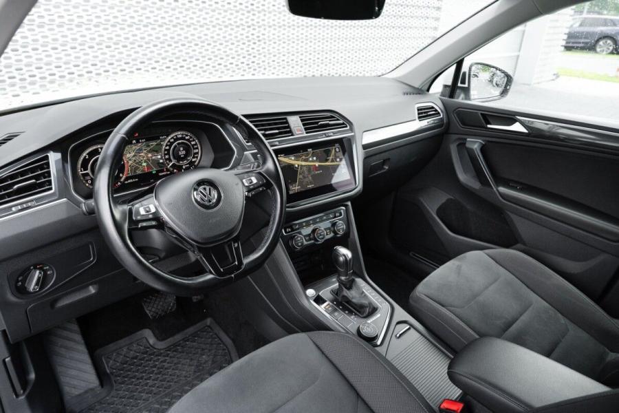 White Volkswagen Tiguan 2019 in Marupe, with an engine capacity of 2.00 L and mileage of 164 thousand km for 22150 €, photo 13 on AUTOMOTO.COM.LV